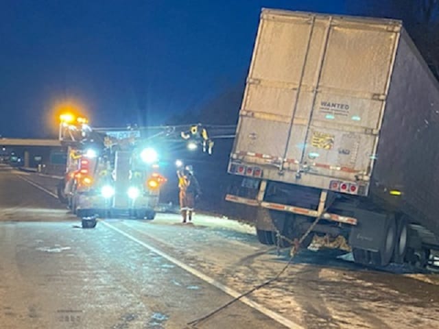 Two taken to hospital after highway crash in Hamilton | INthehammer