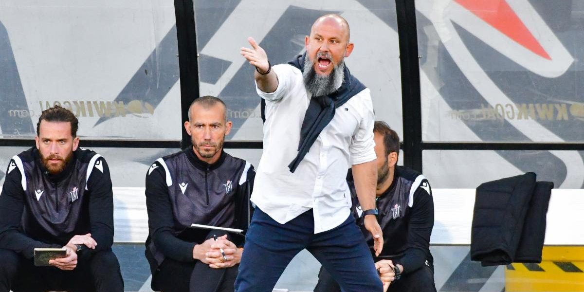 Fear the beard: Forge FC Hamilton coach Bobby Smyrniotis up for Coach ...