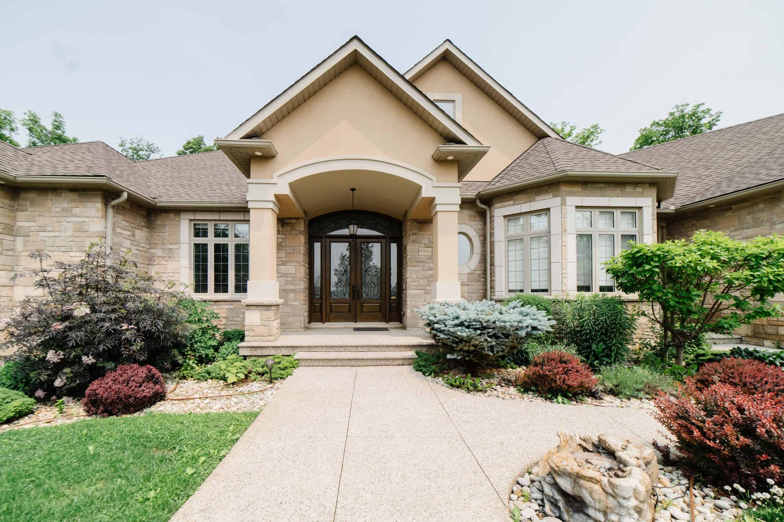 Hamilton house of the week: This custom-built estate has a chef ...