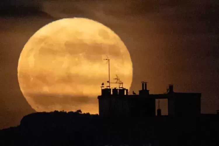 Rare double ‘Super Moon’ set to appear this month in Hamilton and ...