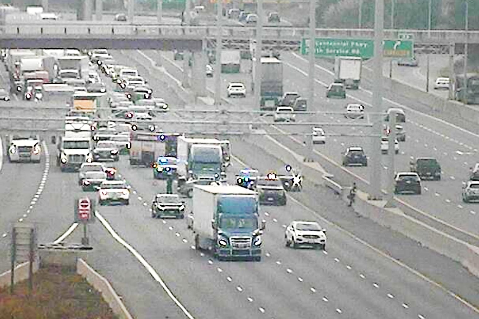 3 lanes blocked on the QEW due to a crash in Hamilton | INthehammer