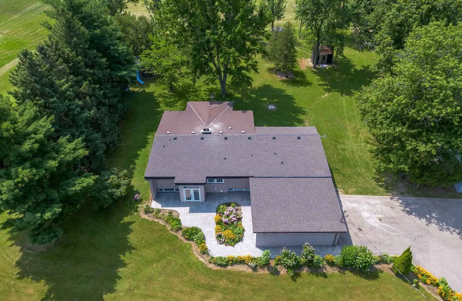 Hamilton house of the week: A cozy bungalow on huge 10-acre lot ...